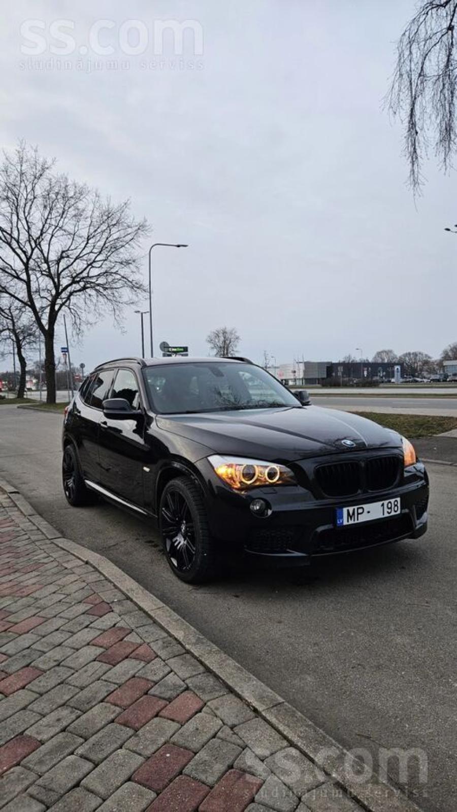 Black BMW X1 2012 in Riga, with an engine capacity of 2.00 L and mileage of 189 thousand km for 9600 €, photo 1 on AUTOMOTO.COM.LV