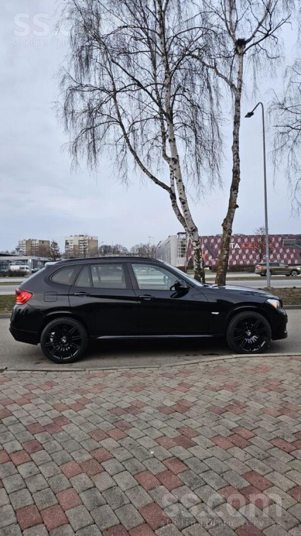 Black BMW X1 2012 in Riga, with an engine capacity of 2.00 L and mileage of 189 thousand km for 9600 €, photo 2 on AUTOMOTO.COM.LV