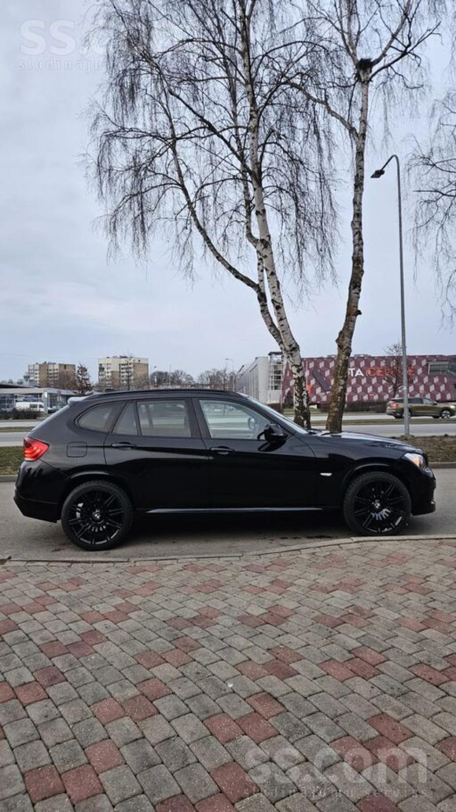 Black BMW X1 2012 in Riga, with an engine capacity of 2.00 L and mileage of 189 thousand km for 9600 €, photo 3 on AUTOMOTO.COM.LV