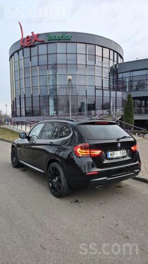 Black BMW X1 2012 in Riga, with an engine capacity of 2.00 L and mileage of 189 thousand km for 9600 €, photo 5 on AUTOMOTO.COM.LV