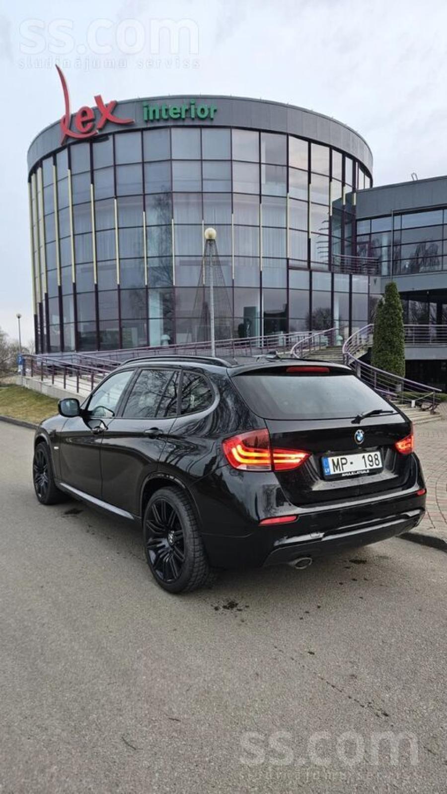 Black BMW X1 2012 in Riga, with an engine capacity of 2.00 L and mileage of 189 thousand km for 9600 €, photo 5 on AUTOMOTO.COM.LV