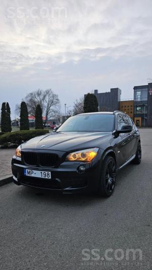 Black BMW X1 2012 in Riga, with an engine capacity of 2.00 L and mileage of 189 thousand km for 9600 €, photo 7 on AUTOMOTO.COM.LV