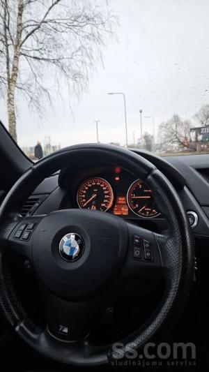 Black BMW X1 2012 in Riga, with an engine capacity of 2.00 L and mileage of 189 thousand km for 9600 €, photo 9 on AUTOMOTO.COM.LV