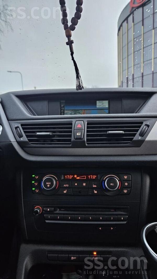 Black BMW X1 2012 in Riga, with an engine capacity of 2.00 L and mileage of 189 thousand km for 9600 €, photo 10 on AUTOMOTO.COM.LV
