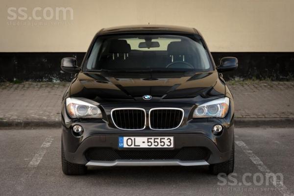 Black BMW X1 2012 in Tukums, with an engine capacity of 2.00 L and mileage of 262 thousand km for 9450 €, photo 2 on AUTOMOTO.COM.LV
