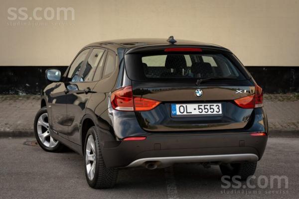Black BMW X1 2012 in Tukums, with an engine capacity of 2.00 L and mileage of 262 thousand km for 9450 €, photo 4 on AUTOMOTO.COM.LV