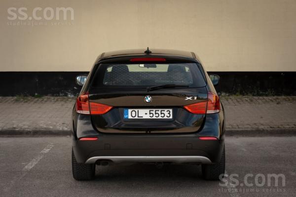 Black BMW X1 2012 in Tukums, with an engine capacity of 2.00 L and mileage of 262 thousand km for 9450 €, photo 5 on AUTOMOTO.COM.LV