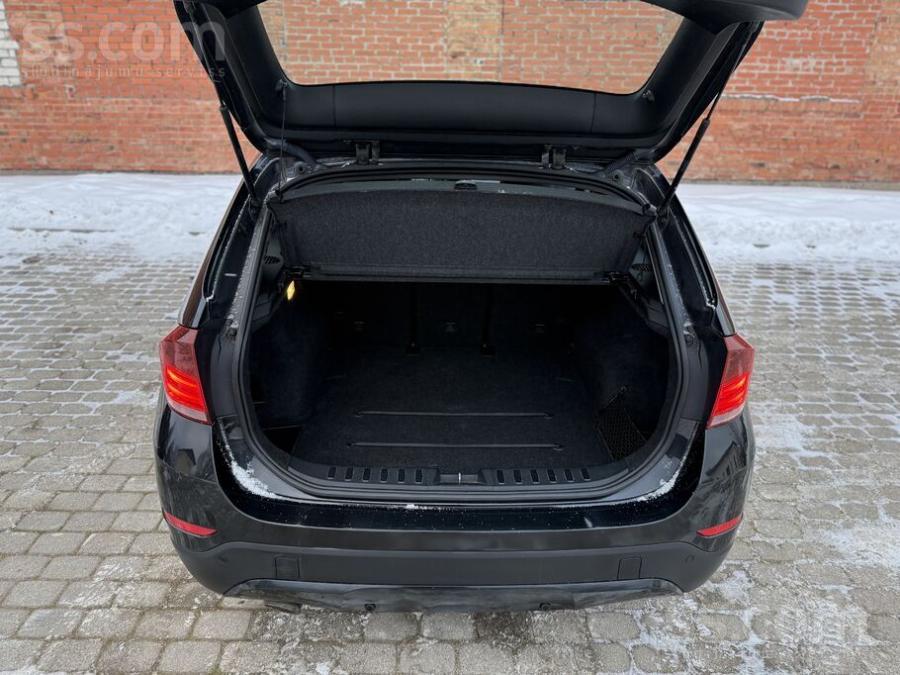 Melns BMW X1 2012 Cēsis, ar dzinēja tilpumu 2.00 L un nobraukumu 212 tūkst. km par 8450 €, foto 21 vietnē AUTOMOTO.COM.LV