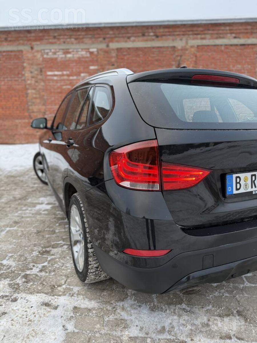 Melns BMW X1 2012 Cēsis, ar dzinēja tilpumu 2.00 L un nobraukumu 212 tūkst. km par 8450 €, foto 28 vietnē AUTOMOTO.COM.LV