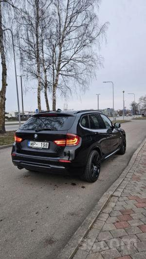 Melns BMW X1 2012 Rīga, ar dzinēja tilpumu 2.00 L un nobraukumu 189 tūkst. km par 9100 €, foto 4 vietnē AUTOMOTO.COM.LV