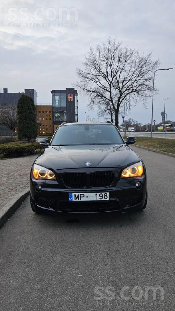 Black BMW X1 2012 in Riga, with an engine capacity of 2.00 L and mileage of 189 thousand km for 9100 €, photo 7 on AUTOMOTO.COM.LV