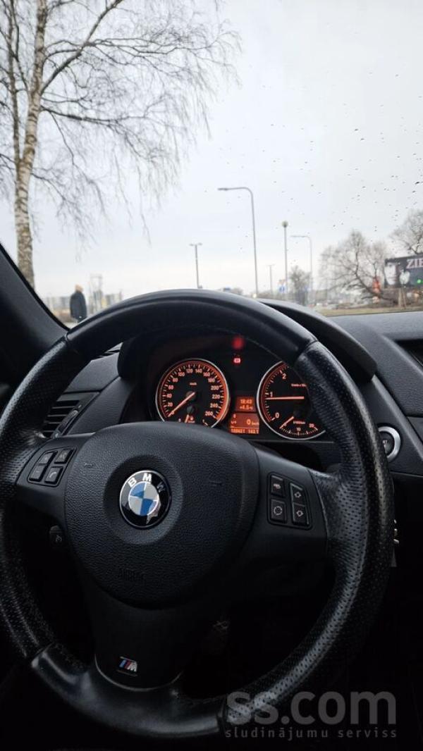 Black BMW X1 2012 in Riga, with an engine capacity of 2.00 L and mileage of 189 thousand km for 9100 €, photo 8 on AUTOMOTO.COM.LV