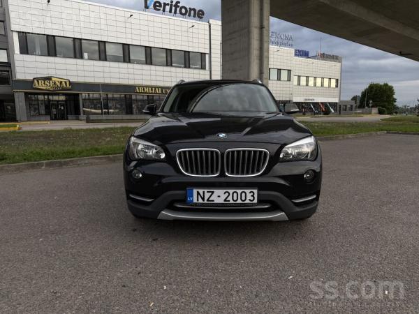 Black BMW X1 2012 in Riga, with an engine capacity of 2.00 L and mileage of 349 thousand km for 6700 €, photo 2 on AUTOMOTO.COM.LV