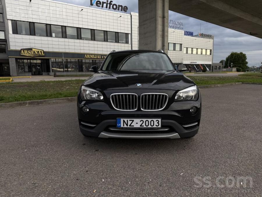 Black BMW X1 2012 in Riga, with an engine capacity of 2.00 L and mileage of 349 thousand km for 6700 €, photo 3 on AUTOMOTO.COM.LV