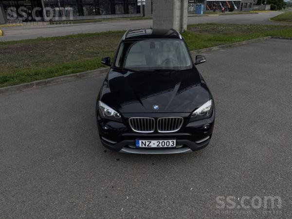 Black BMW X1 2012 in Riga, with an engine capacity of 2.00 L and mileage of 349 thousand km for 6700 €, photo 3 on AUTOMOTO.COM.LV
