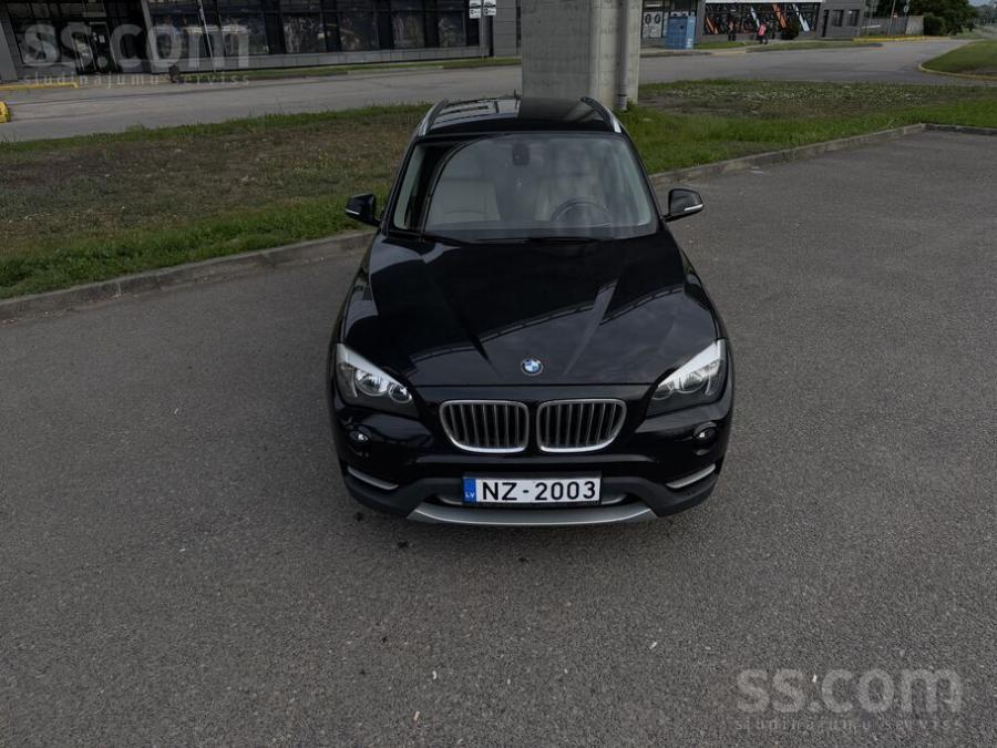 Black BMW X1 2012 in Riga, with an engine capacity of 2.00 L and mileage of 349 thousand km for 6700 €, photo 4 on AUTOMOTO.COM.LV