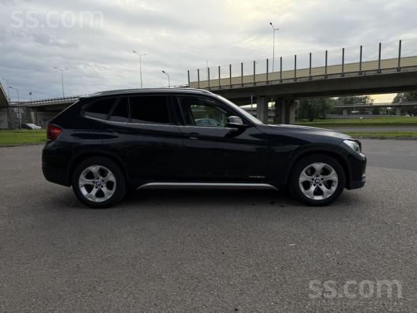 Black BMW X1 2012 in Riga, with an engine capacity of 2.00 L and mileage of 349 thousand km for 6700 €, photo 5 on AUTOMOTO.COM.LV