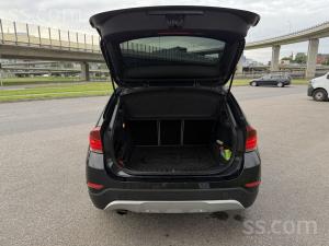 Black BMW X1 2012 in Riga, with an engine capacity of 2.00 L and mileage of 349 thousand km for 6700 €, photo 9 on AUTOMOTO.COM.LV