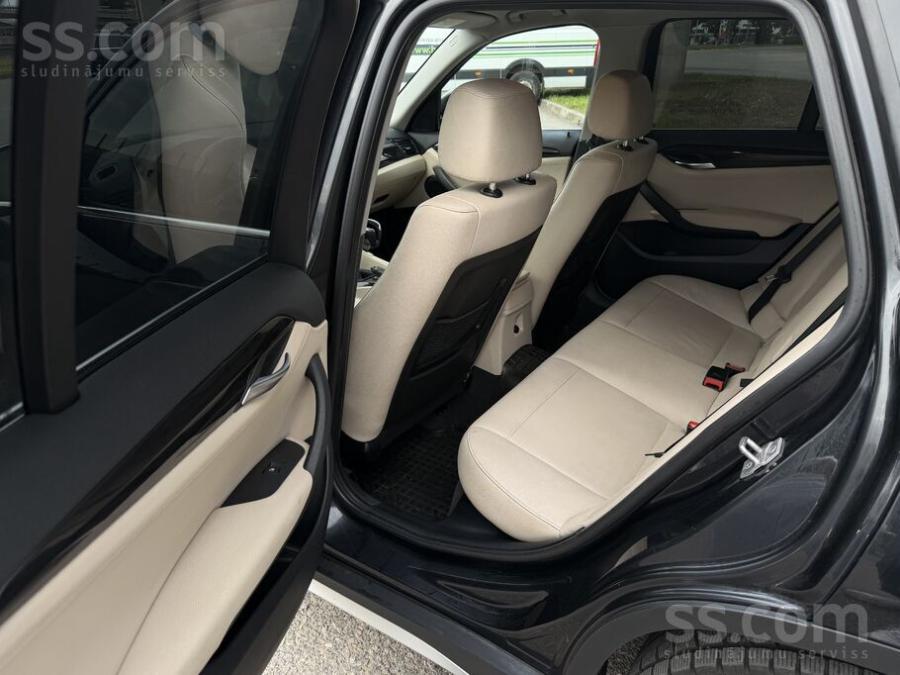 Black BMW X1 2012 in Riga, with an engine capacity of 2.00 L and mileage of 349 thousand km for 6700 €, photo 10 on AUTOMOTO.COM.LV