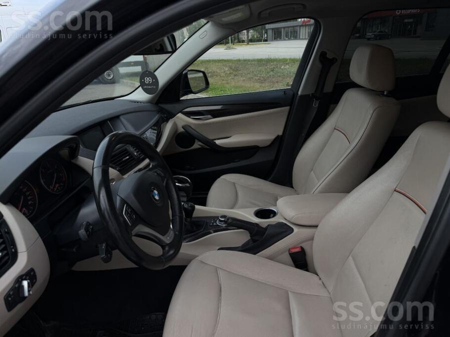Black BMW X1 2012 in Riga, with an engine capacity of 2.00 L and mileage of 349 thousand km for 6700 €, photo 12 on AUTOMOTO.COM.LV