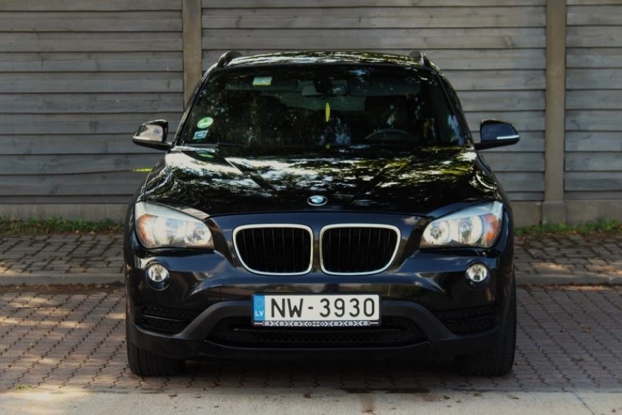 Black BMW X1 2012 in Riga, with an engine capacity of 2.00 L and mileage of 274 thousand km for 6990 €, photo 5 on AUTOMOTO.COM.LV