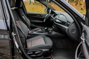 Black BMW X1 2012 in Riga, with an engine capacity of 2.00 L and mileage of 274 thousand km for 6990 €, photo 8 on AUTOMOTO.COM.LV