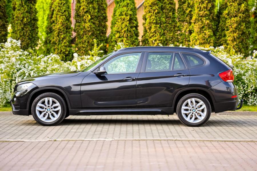 Black BMW X1 2012 in Riga, with an engine capacity of 2.00 L and mileage of 274 thousand km for 6990 €, photo 10 on AUTOMOTO.COM.LV