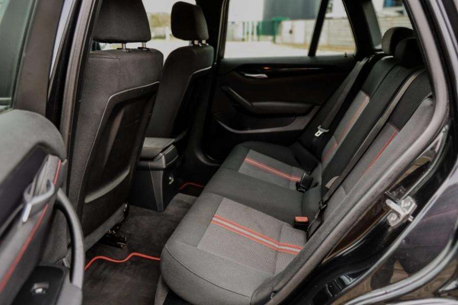 Black BMW X1 2012 in Riga, with an engine capacity of 2.00 L and mileage of 274 thousand km for 6990 €, photo 16 on AUTOMOTO.COM.LV