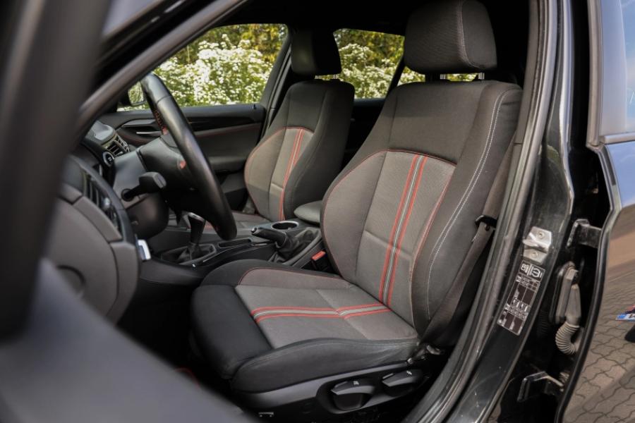 Black BMW X1 2012 in Riga, with an engine capacity of 2.00 L and mileage of 274 thousand km for 6990 €, photo 19 on AUTOMOTO.COM.LV