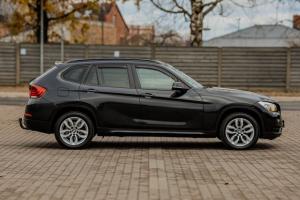 Black BMW X1 2012 in Riga, with an engine capacity of 2.00 L and mileage of 274 thousand km for 6990 €, photo 23 on AUTOMOTO.COM.LV