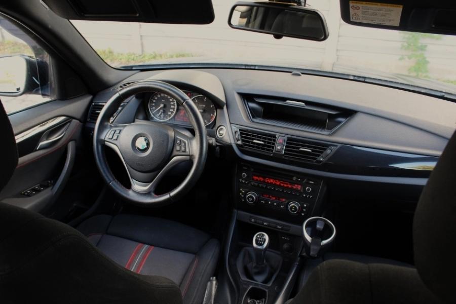 Black BMW X1 2012 in Riga, with an engine capacity of 2.00 L and mileage of 274 thousand km for 6990 €, photo 26 on AUTOMOTO.COM.LV
