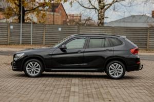 Black BMW X1 2012 in Riga, with an engine capacity of 2.00 L and mileage of 274 thousand km for 6990 €, photo 27 on AUTOMOTO.COM.LV
