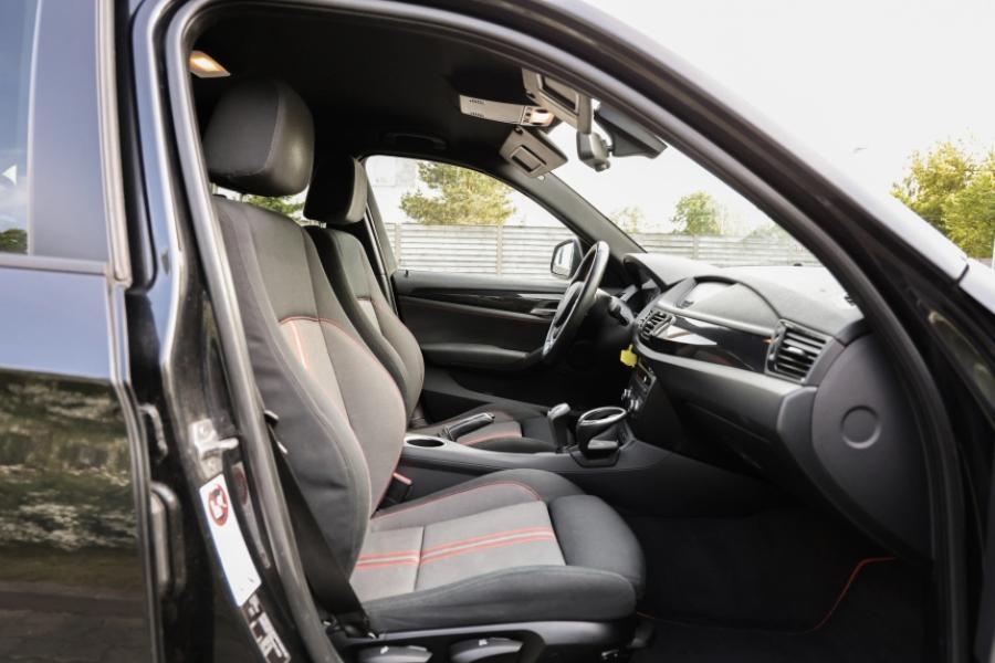 Black BMW X1 2012 in Riga, with an engine capacity of 2.00 L and mileage of 274 thousand km for 6990 €, photo 28 on AUTOMOTO.COM.LV
