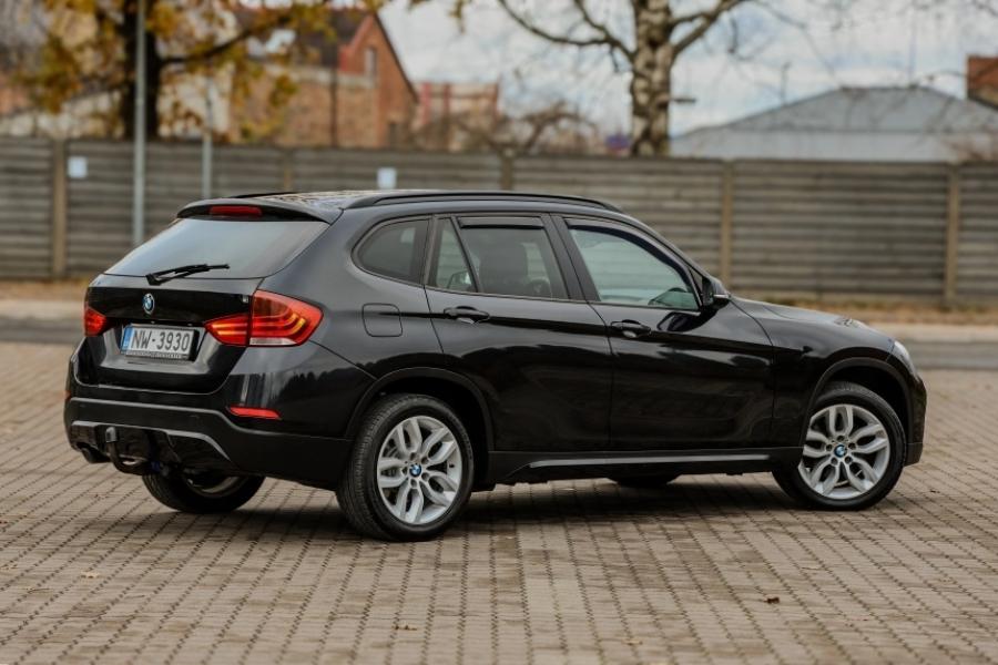 Black BMW X1 2012 in Riga, with an engine capacity of 2.00 L and mileage of 274 thousand km for 6990 €, photo 29 on AUTOMOTO.COM.LV