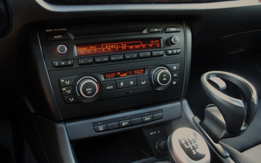 Black BMW X1 2012 in Riga, with an engine capacity of 2.00 L and mileage of 274 thousand km for 6990 €, photo 33 on AUTOMOTO.COM.LV