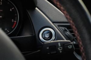 Black BMW X1 2012 in Riga, with an engine capacity of 2.00 L and mileage of 274 thousand km for 6990 €, photo 36 on AUTOMOTO.COM.LV