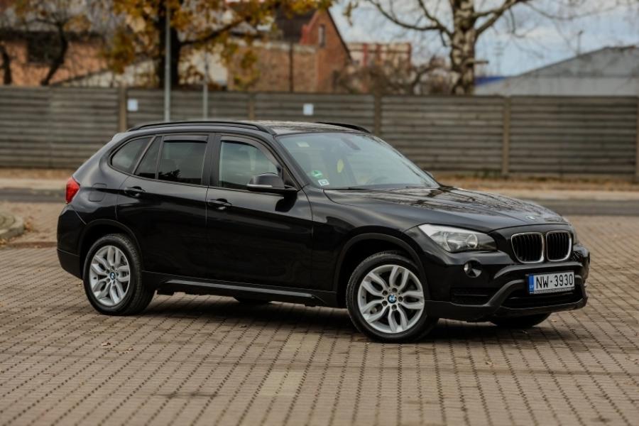Black BMW X1 2012 in Riga, with an engine capacity of 2.00 L and mileage of 274 thousand km for 6990 €, photo 38 on AUTOMOTO.COM.LV