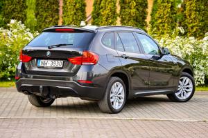 Black BMW X1 2012 in Riga, with an engine capacity of 2.00 L and mileage of 274 thousand km for 6990 €, photo 40 on AUTOMOTO.COM.LV