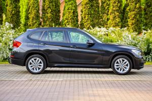 Black BMW X1 2012 in Riga, with an engine capacity of 2.00 L and mileage of 274 thousand km for 6990 €, photo 43 on AUTOMOTO.COM.LV