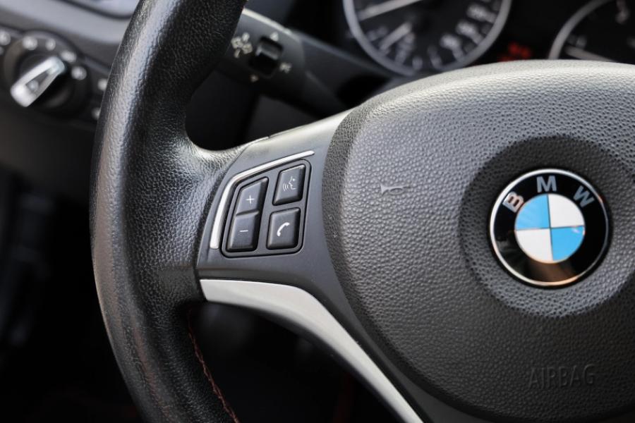 Black BMW X1 2012 in Riga, with an engine capacity of 2.00 L and mileage of 274 thousand km for 6990 €, photo 53 on AUTOMOTO.COM.LV