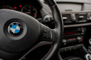 Black BMW X1 2012 in Riga, with an engine capacity of 2.00 L and mileage of 274 thousand km for 6990 €, photo 54 on AUTOMOTO.COM.LV