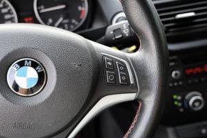 Black BMW X1 2012 in Riga, with an engine capacity of 2.00 L and mileage of 274 thousand km for 6990 €, photo 55 on AUTOMOTO.COM.LV