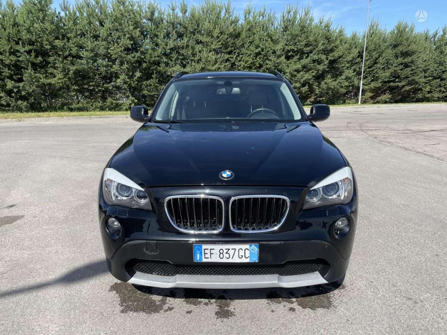 Black BMW X1 2012 in Kaunas, with an engine capacity of 2.00 L and mileage of 228 thousand km for 4650 €, photo 5 on AUTOMOTO.COM.LV