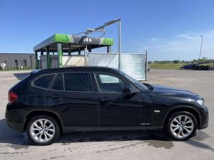 Black BMW X1 2012 in Kaunas, with an engine capacity of 2.00 L and mileage of 228 thousand km for 4650 €, photo 8 on AUTOMOTO.COM.LV