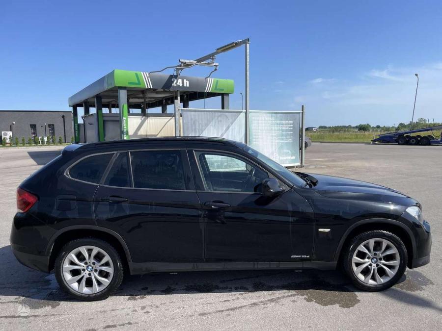 Black BMW X1 2012 in Kaunas, with an engine capacity of 2.00 L and mileage of 228 thousand km for 4650 €, photo 8 on AUTOMOTO.COM.LV