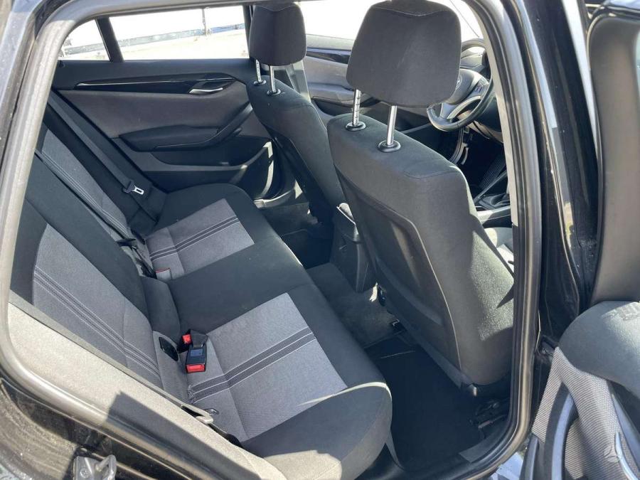 Black BMW X1 2012 in Kaunas, with an engine capacity of 2.00 L and mileage of 228 thousand km for 4650 €, photo 12 on AUTOMOTO.COM.LV