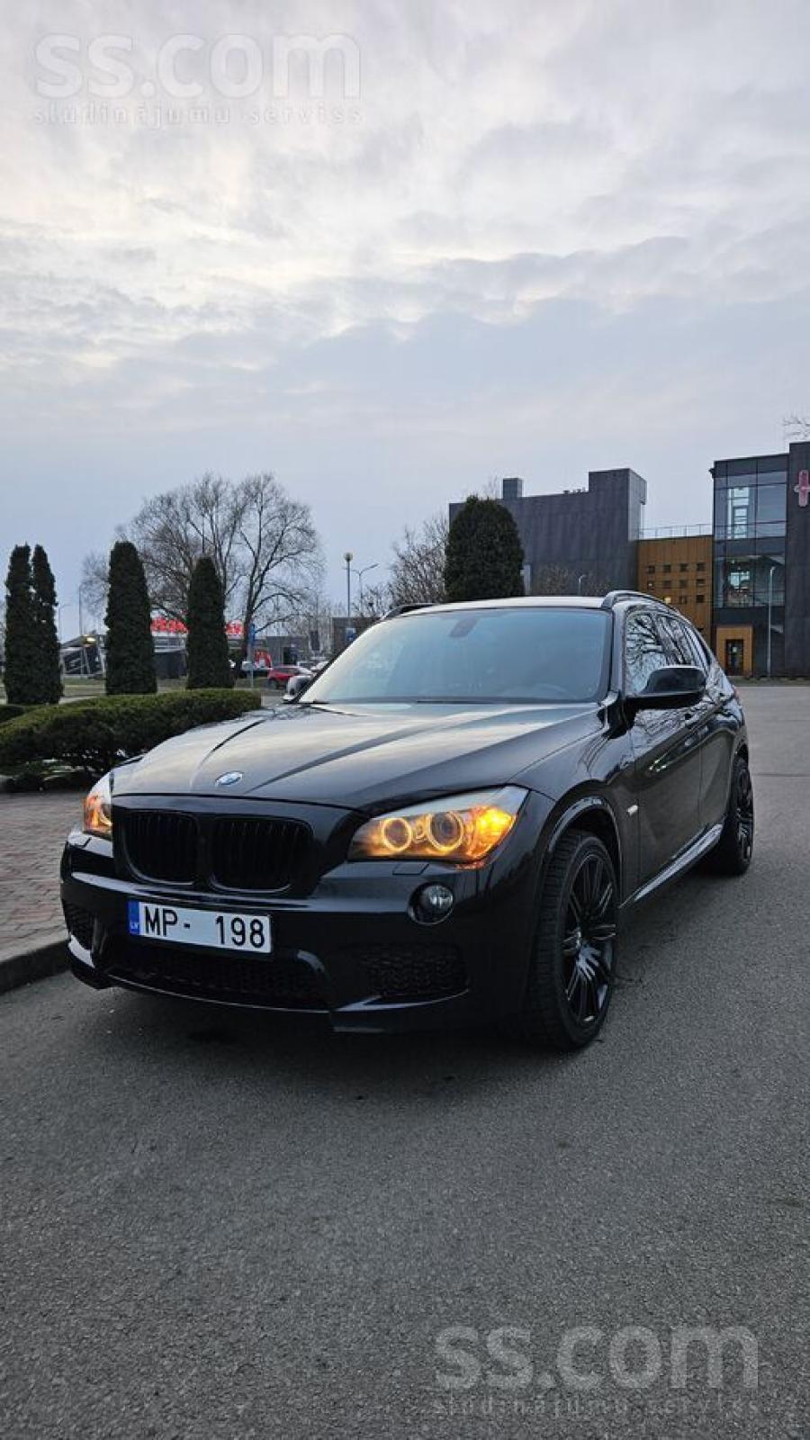 Black BMW X1 2012 in Riga, with an engine capacity of 2.00 L and mileage of 194 thousand km for 7600 €, photo 1 on AUTOMOTO.COM.LV