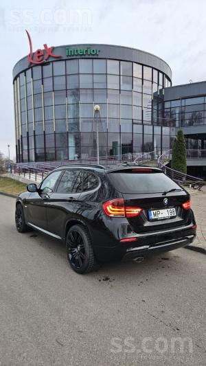 Black BMW X1 2012 in Riga, with an engine capacity of 2.00 L and mileage of 194 thousand km for 7600 €, photo 4 on AUTOMOTO.COM.LV