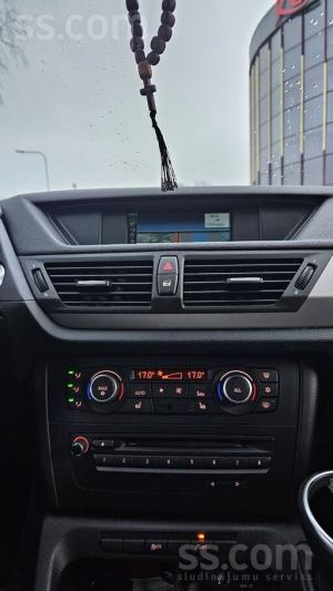 Black BMW X1 2012 in Riga, with an engine capacity of 2.00 L and mileage of 194 thousand km for 7600 €, photo 11 on AUTOMOTO.COM.LV