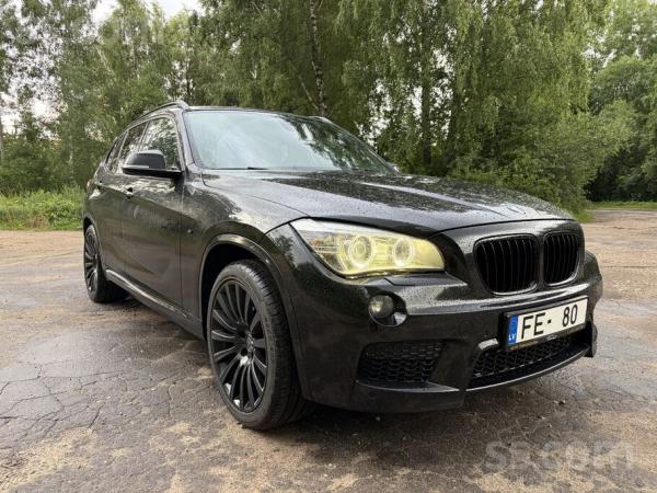 Black BMW X1 2012 in Riga, with an engine capacity of 2.00 L and mileage of 310 thousand km for 10495 €, photo 3 on AUTOMOTO.COM.LV